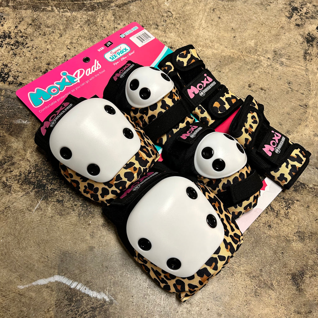 187 JUNIOR SIX PACK MOXI (LIZZIE) – 3rd Lair